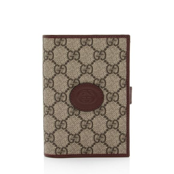 Gucci | Accessories | Gucci Gg Supreme Interlocking G Passport Cover ...